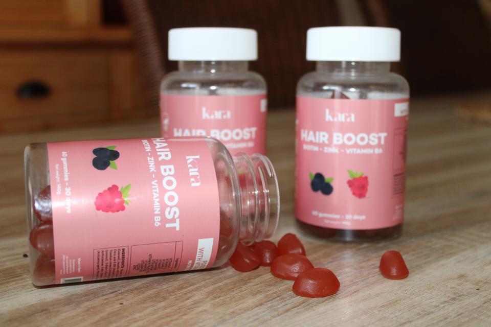 Les gummies miracles pour la pousse des cheveux de chez Kara - UNE ...
